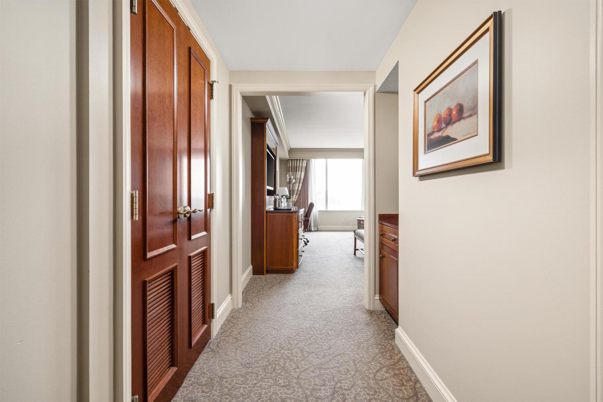CONRAD INDIANAPOLIS - MODERN ACCOMMODATION - DOWNTOWN INDIANAPOLIS